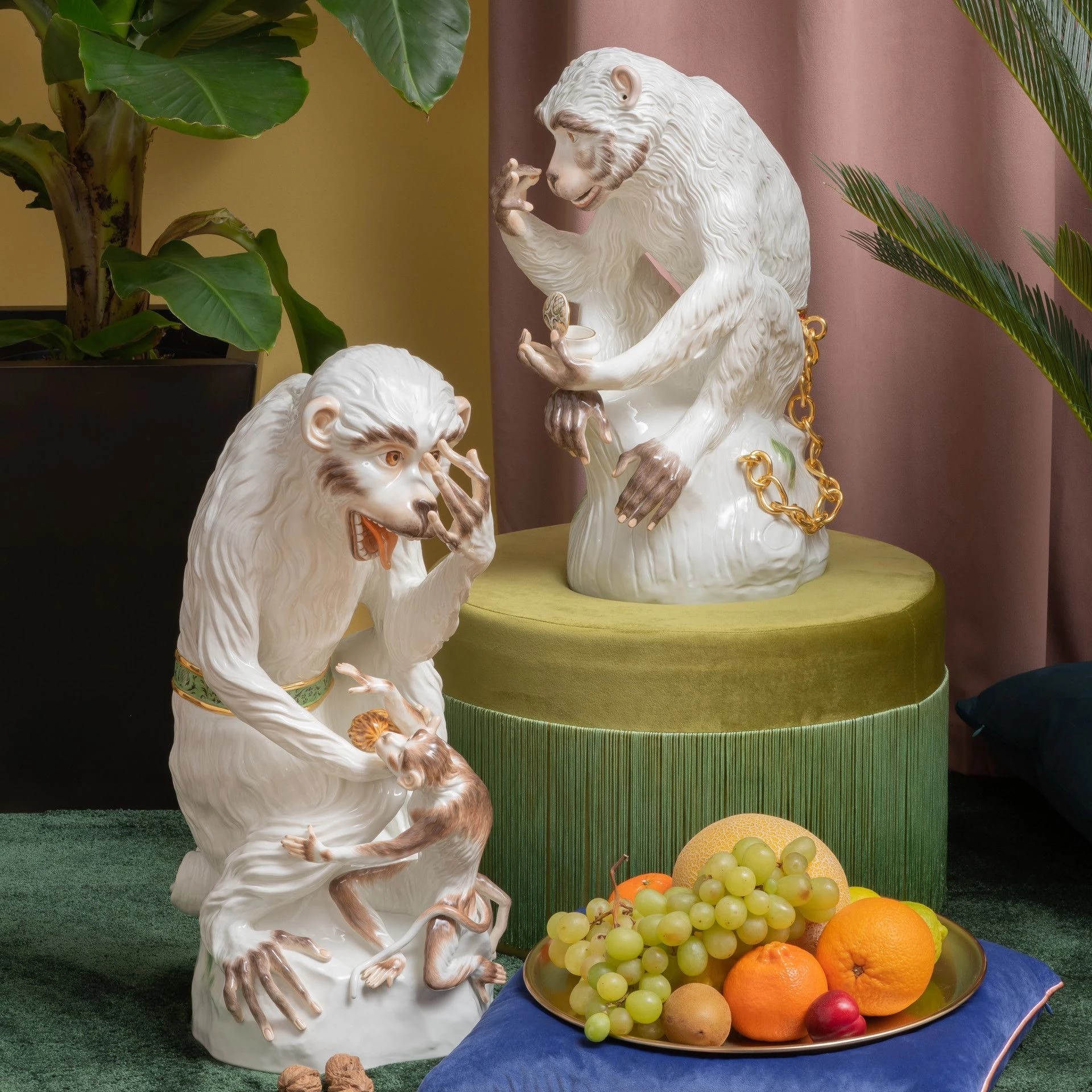 Monkey with box, H 49 cm Art-Salon